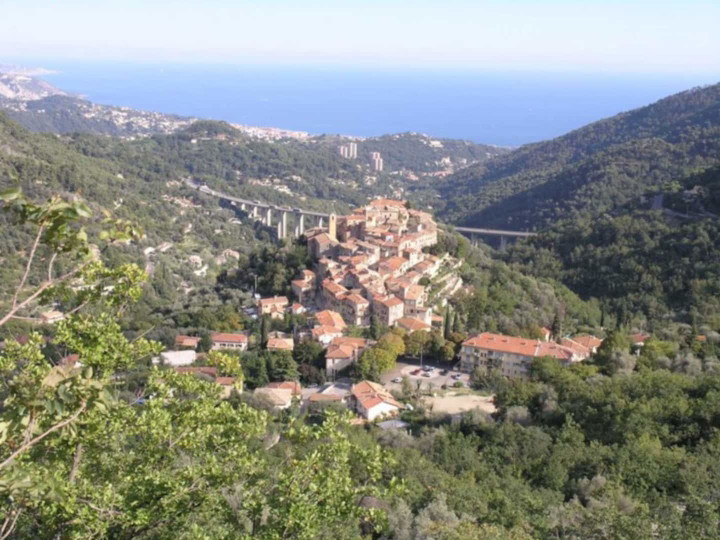 Pleasant Village House With Balcony - Montecarlo, Mónaco
