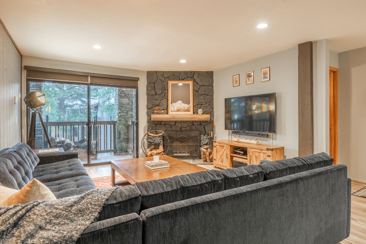 Walk To Ski, Pet Friendly Summit Condo 610 - Mammoth Mountain, CA
