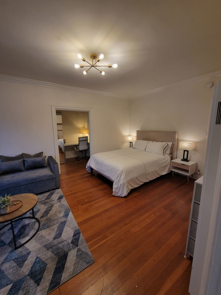 725-13 Bright Upper Studio, Great Location - Santa Monica, CA