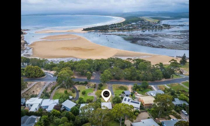 Cour Toscane, Face Au Lac De Merimbula. - Merimbula