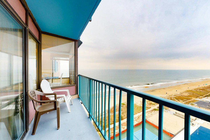 Beachfront Condo With Private Balcony, Telescope, - Ocean City, MD