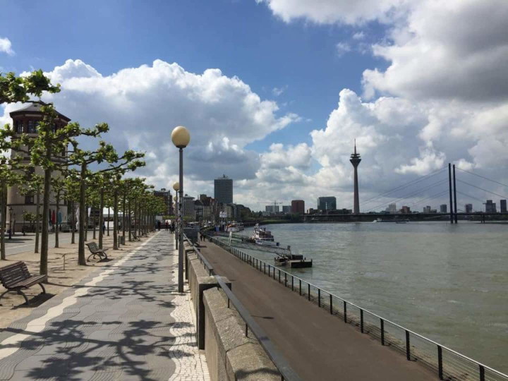 Möblierte, Zentrale Dachgeschoss Wohnung - Düsseldorf