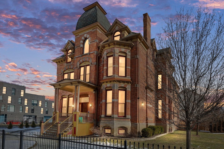 Lumber Baron's Brush Park Mansion | 2 Kings | Pkng - Windsor