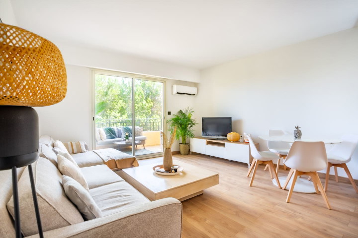 Beau 2 P Terrasse Calme+piscine +Garage - ibis budget Cannes Mougins