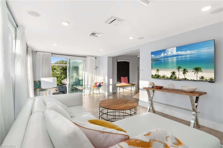 Old Naples Home | Hot Tub, 5 Min Downtown & Beach - Naples, FL