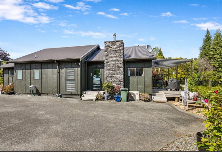 2 Houses For The Price Of 1 - New Zealand