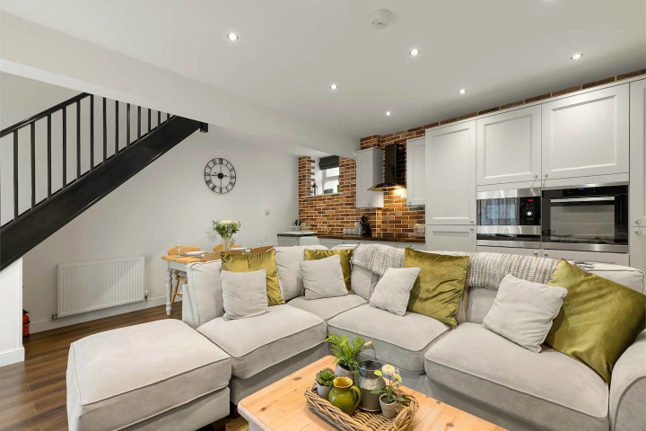 Period Cottage Settle - Settle