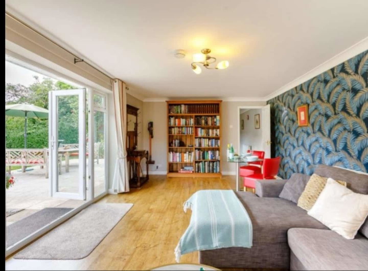 Located In A Beautiful Garden Setting With Parking - Stratford-upon-Avon