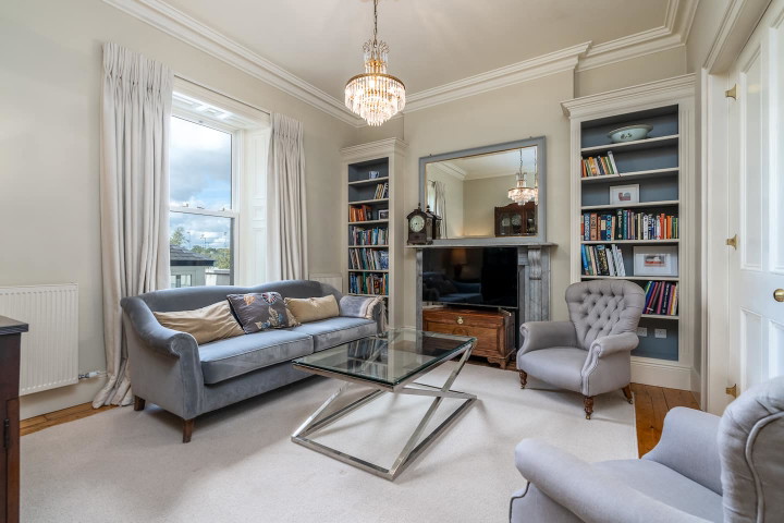 Period Home With Outstanding Beach Views - Dún Laoghaire