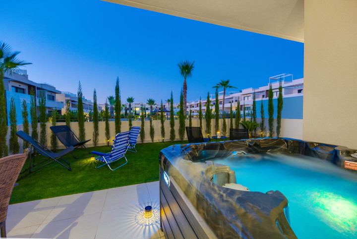 Private Wellis Jacuzzi, Heated Pool, 250m From Sea - Torrevieja