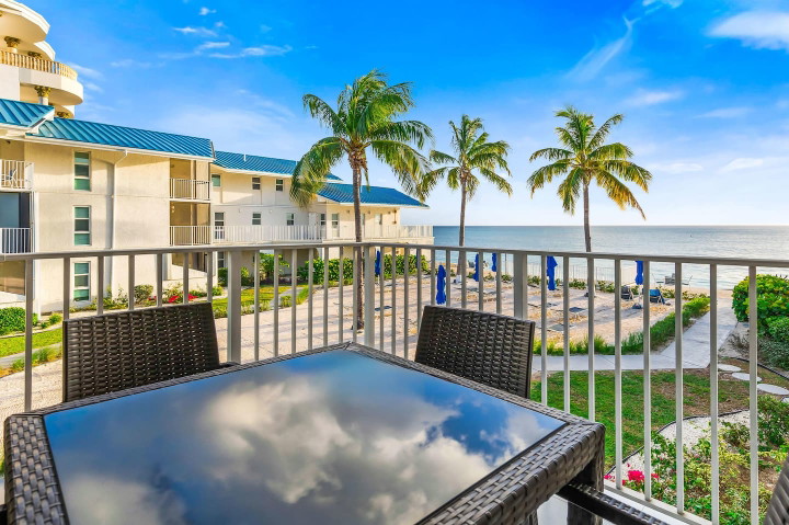Oceanview 3br Seven Mile Beach Condo - Centrally L - Cayman Islands
