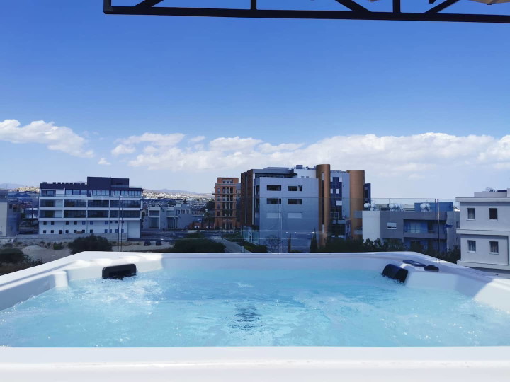 Cc22 · Luxury Rooftop Retreat | Hot Tub  Bbq - Limassol