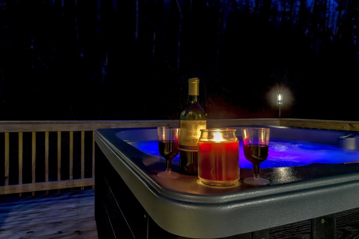 Near Cades Cove, Creekside, Indoor Jacuzzi, Hottub - Townsend, TN