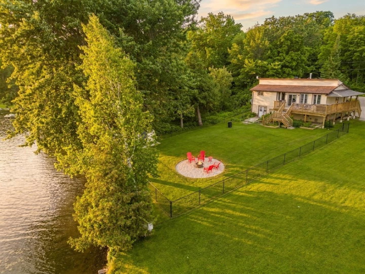 Lakefront Cottage | Firepit | Views | Patio | Bbq - Port Perry