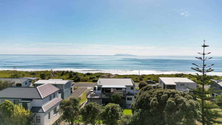 Oceanview On Broadway | Beachfront & Views - Waihi Beach