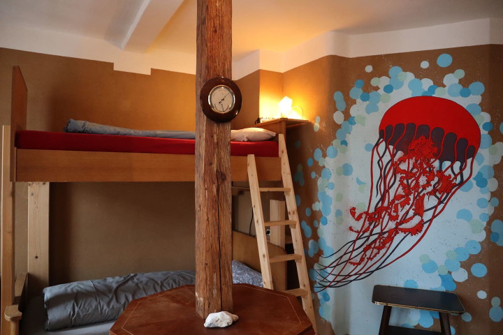 Bett In 6er-zimmer In Szene-juwel - Lübeck