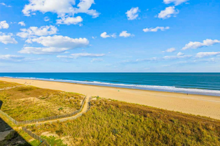 Well-equipped Family Beachfront Condo With Balcony - Ocean City, MD