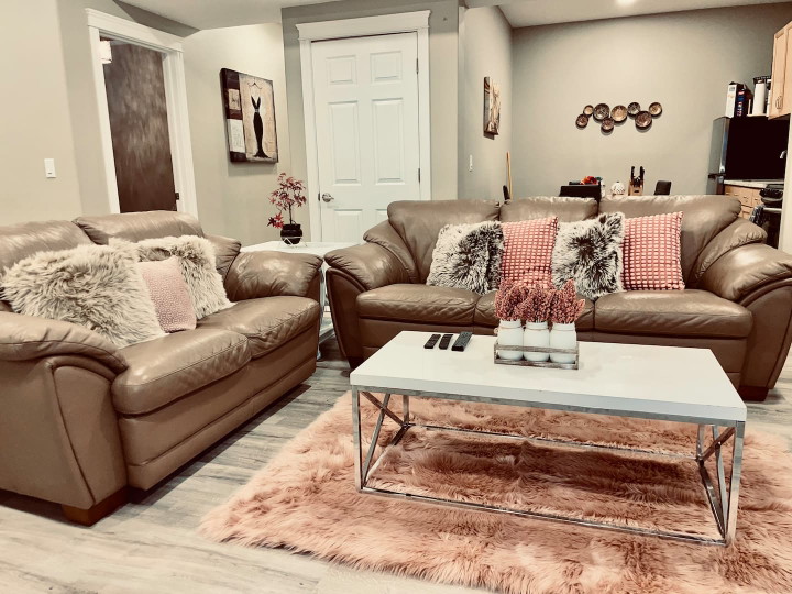 Clean & Chic,2 Bedroom Basement, Private Entrance! -