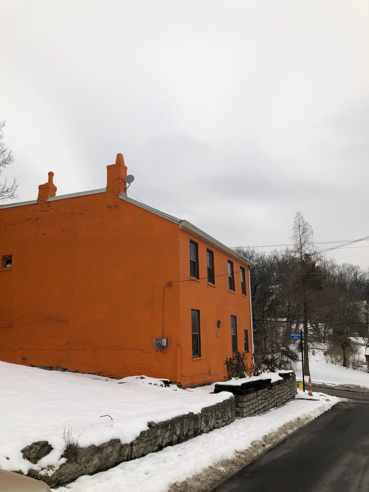 Bright Orange Apartment - Cold Spring, KY
