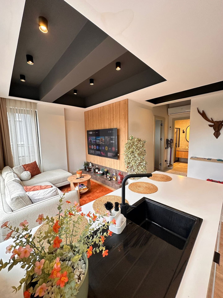 House On ÜNiversite Street, 9 Minutes From The Marina. - Mersin
