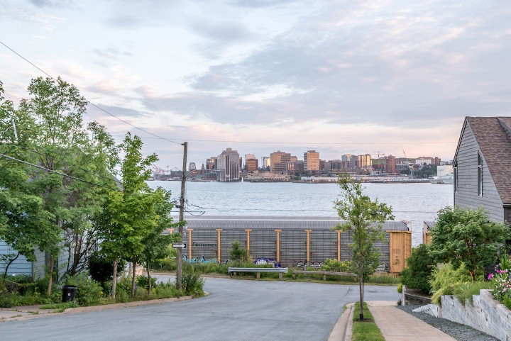 2 Br Flat With A Harbour View And Free Parking - Halifax