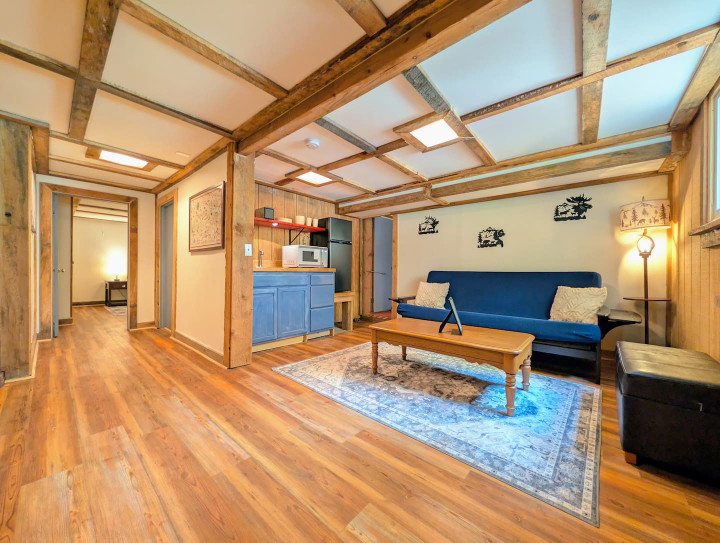 Lower Suite · Real Log Cabin · Stairless · Sleep 6 - Maggie Valley, NC
