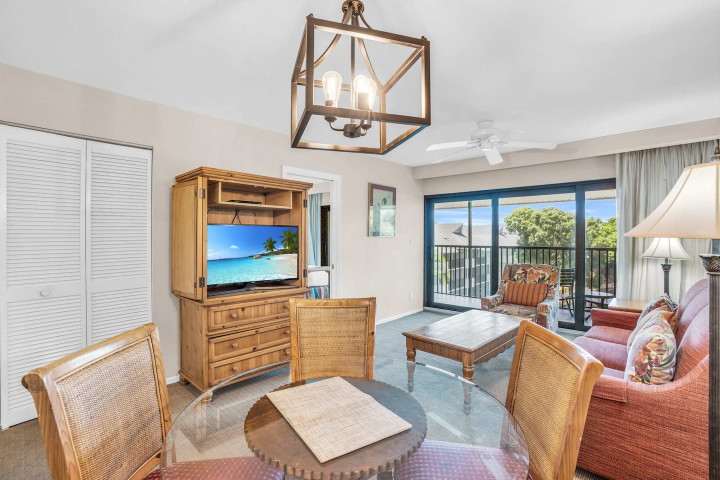 I-451 - Spectacular Lanai Views & Sleeps 6 - Naples, FL