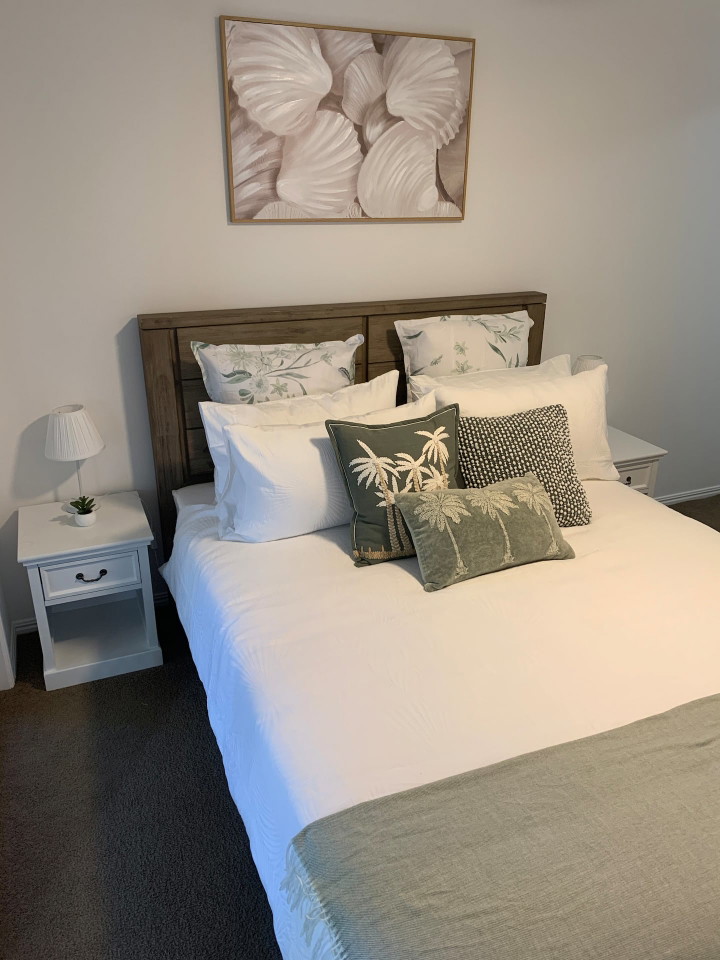 Lovely Coastal Unit In Fabulous Location - Brisbane