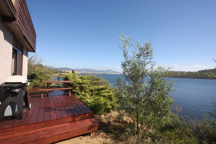 Absolute Lakeside 3br Unit - 진다바인