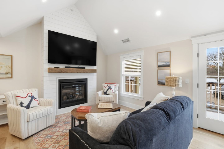 Lux On Main | Downtown | Parking | Sleeps 8, #204 - Martha's Vineyard, MA