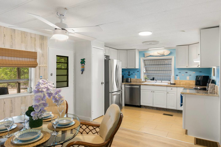 Canal Retreat With Screened Porch & Dock - Big Pine Key, FL