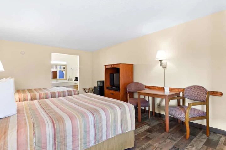 2 Rooms Near St. Augustine Beach - 1.7 Miles - St. Augustine Beach