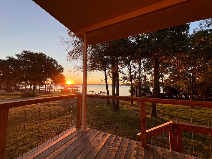 Big Eddy Bay Waterfront Cabin On Lake Palestine - Chandler, TX