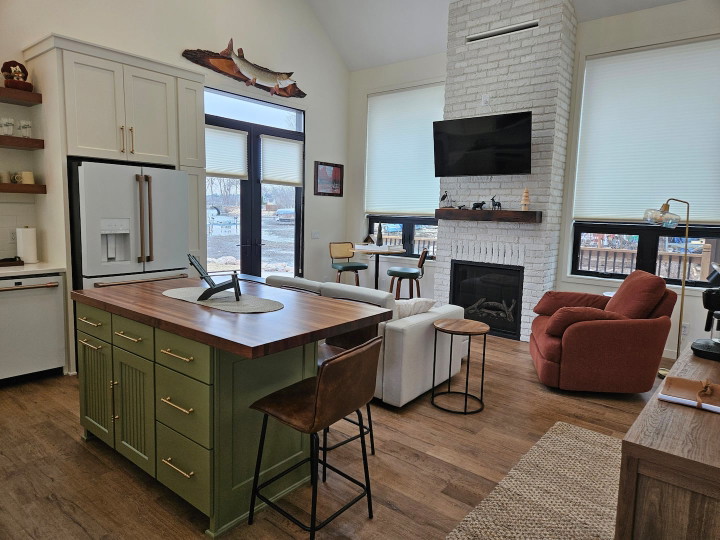 Cozy Cove | Modern 2br Near Madison - Madison, WI