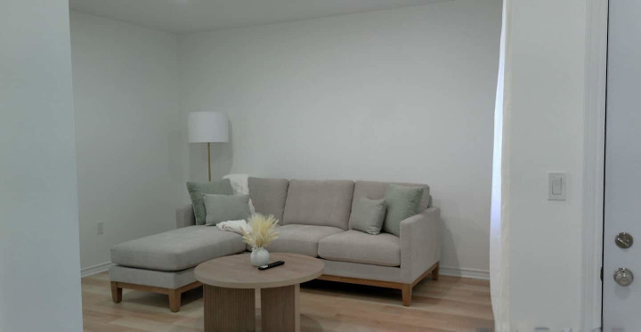 Beautiful West-end Townhome! - Kingston