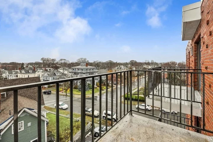 Penthouse Seaside Condo, Historic Diamond District - Nahant, MA