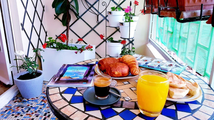 F3 Cosy Et Ensoleillé En Plein Centre Ville D'oran - Algeria