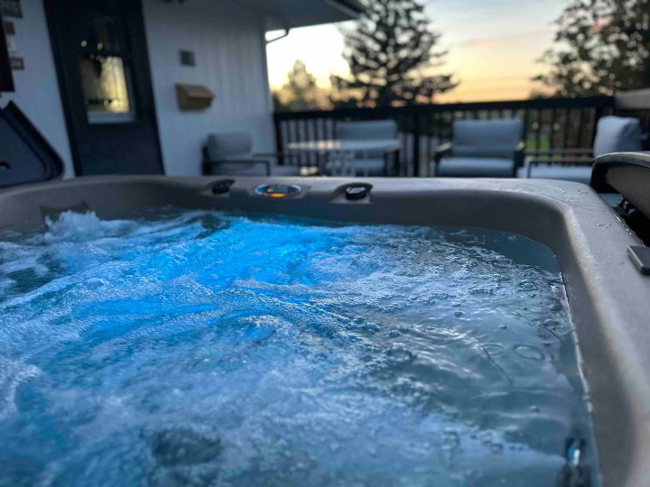 Charley Pride Place | Hot Tub | Sleeps 13 - Great Falls, MT