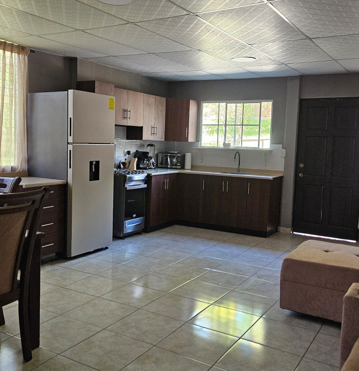 Casa Jardín. A Pocos Pasos De Plaza Comercial! - El Salvador