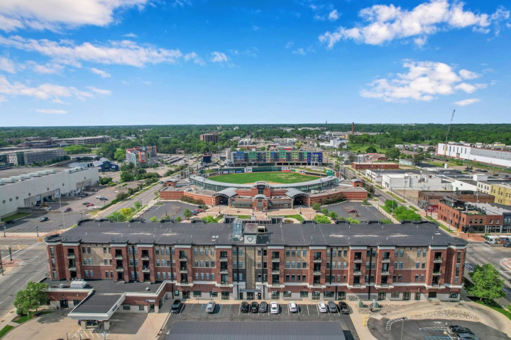 Near Riverwalk | Parking | King Bed | Downtown - East Lansing, MI