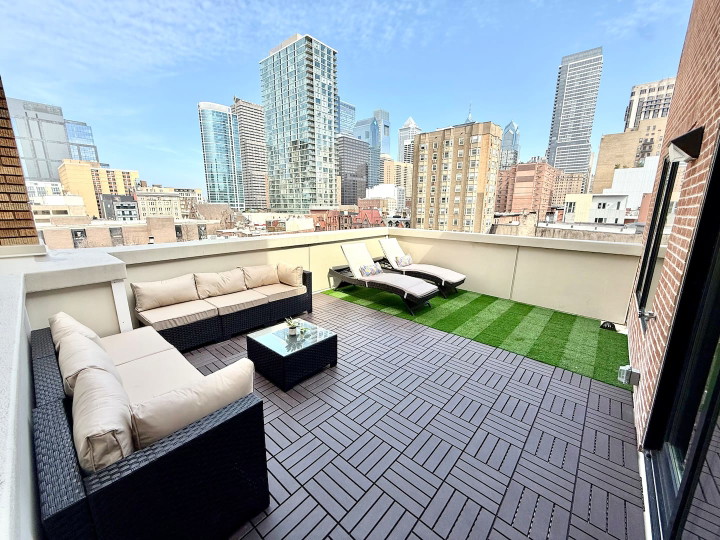 Skyline Balcony | Luxury & Cozy Center City 1brapt - Philadelphia