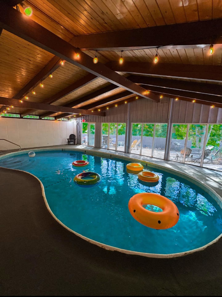 Expansive Lodge, Heated Pool, Game Room, Sauna - Conway, NH