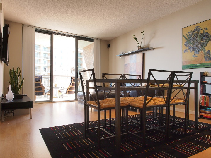Luxurious Condo Blocks From Metro W/ Parking - Rockville, MD