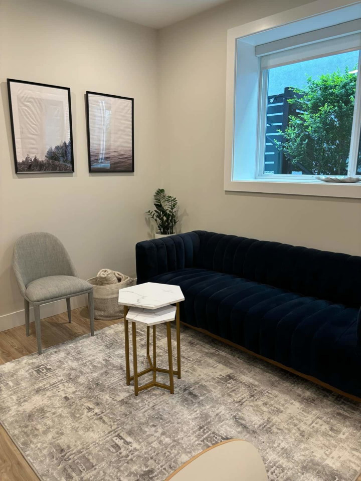 Bright 2br Suite In North Vancouver - North Vancouver