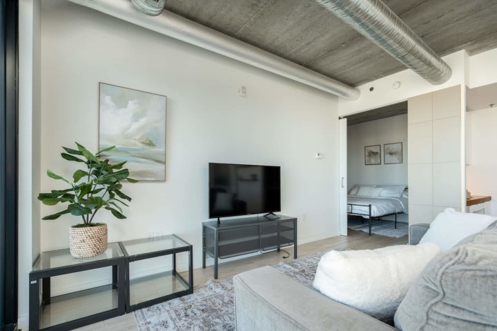 Great Value - 1 Bdrm Condo In High Rise - Winnipeg