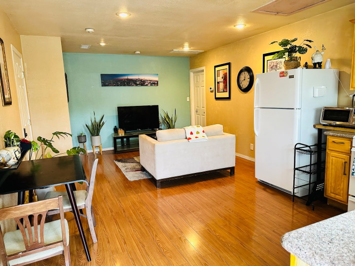 Large Master Suite Private Bathroom & Living Area - Santa Ana, CA