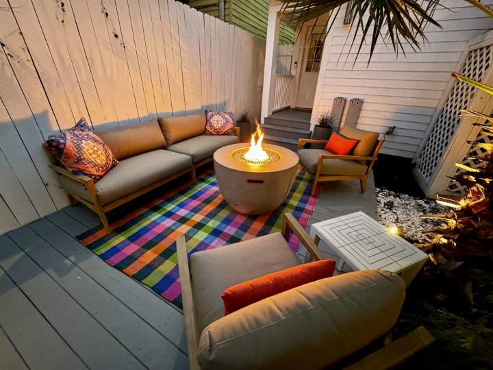 Cozy Living Room | Private Patio | Dogs Welcome - Savannah, GA