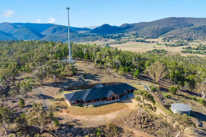 Janaki Farmhouse - Top Of Hill At Cooma (Nbn Tower - Cooma
