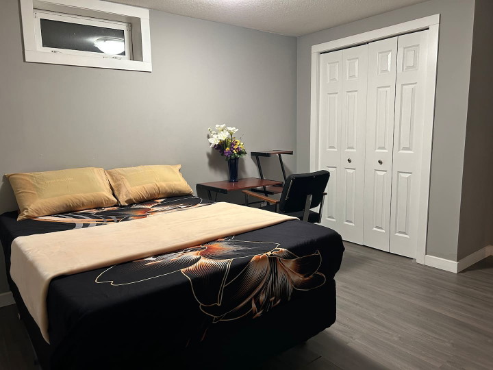 Sarahs Airbnb - Regina