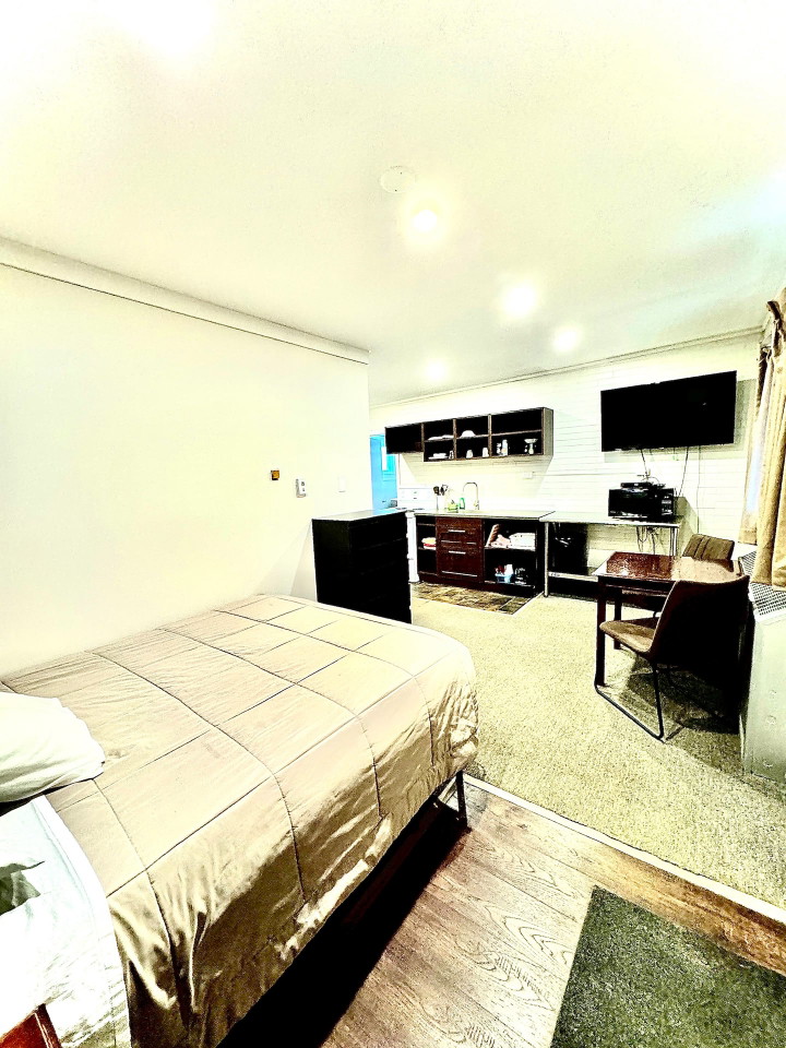 Modern Motel Suite Oasis - Swift Current